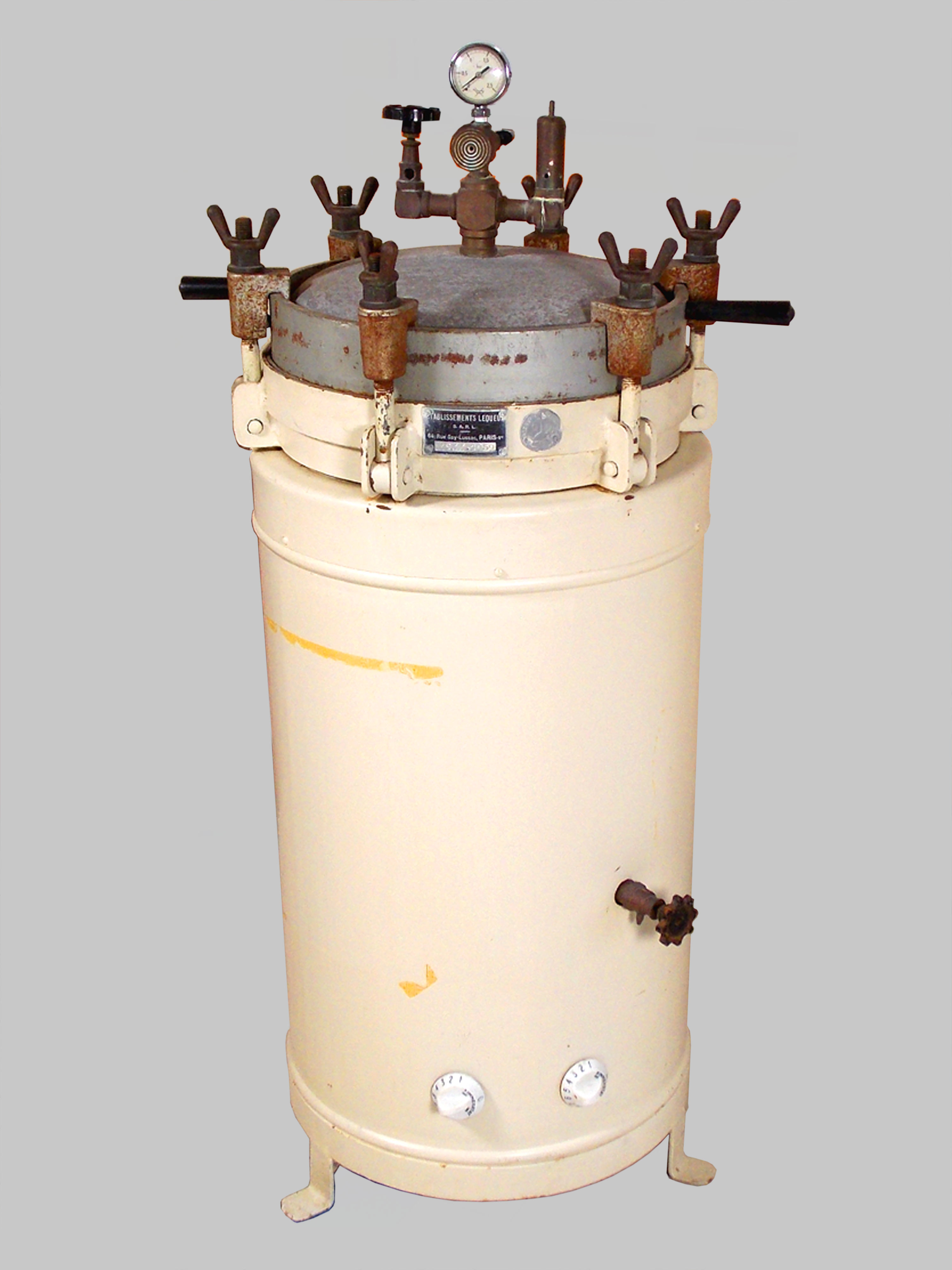 Autoclave vertical de Lequeux - Conservatoire du Patrimoine Hospitalier ...