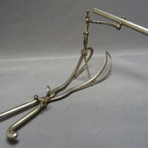 Forceps de Tarnier - Conservatoire du Patrimoine Hospitalier Régional